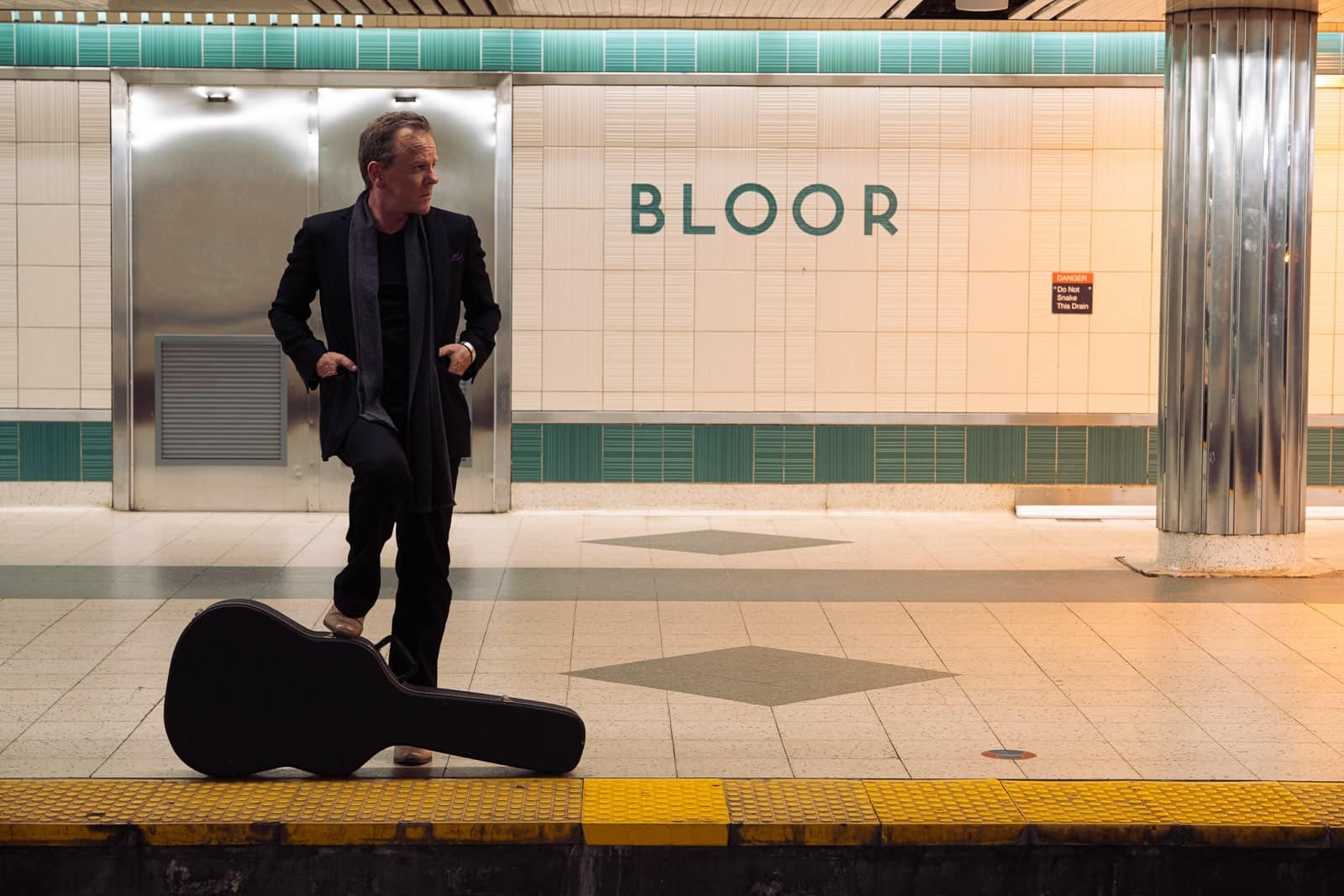 Kiefer Sutherland with Special Guests Marc Copely & Rocco DeLuca ...